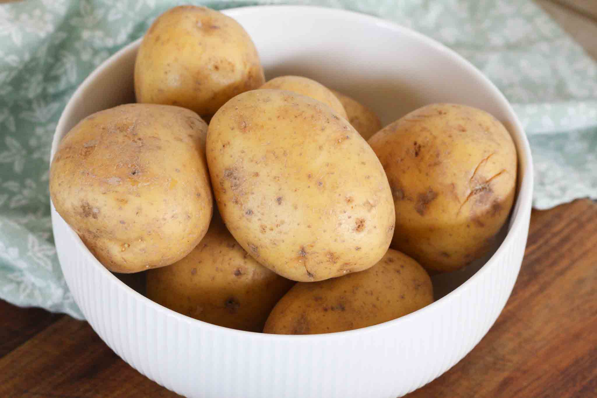 The BEST Garlic Mashed Potatoes! Quick and Easy Side Dish